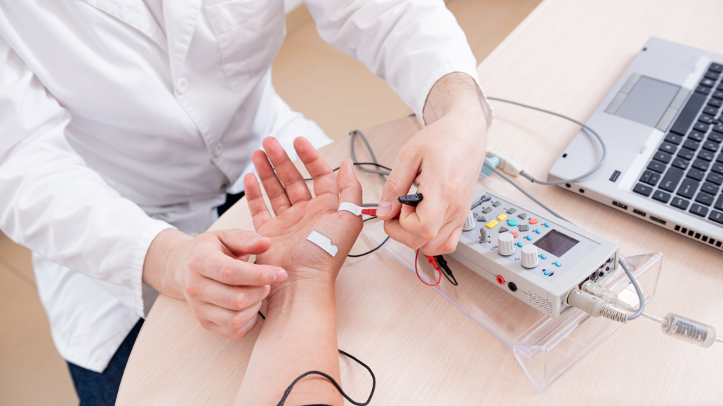 ¿Qué es la electromiografía de superficie? - Clínica López Páez